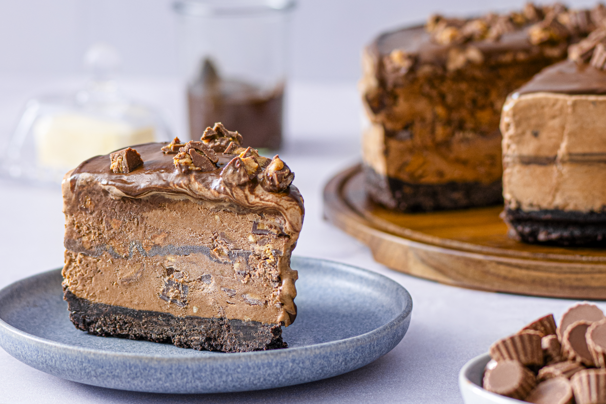 Gâteau à la crème glacée à la saveur de coupes au beurre d’arachides ...