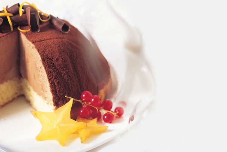 Bombe glacée au fromage à la crème et au chocolat, parfumée à l'orange ...