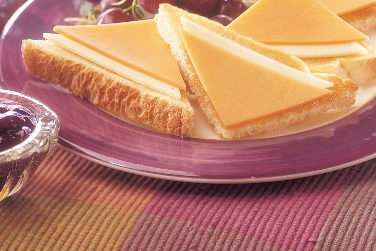 Petits triangles double fromage | Plaisirs laitiers